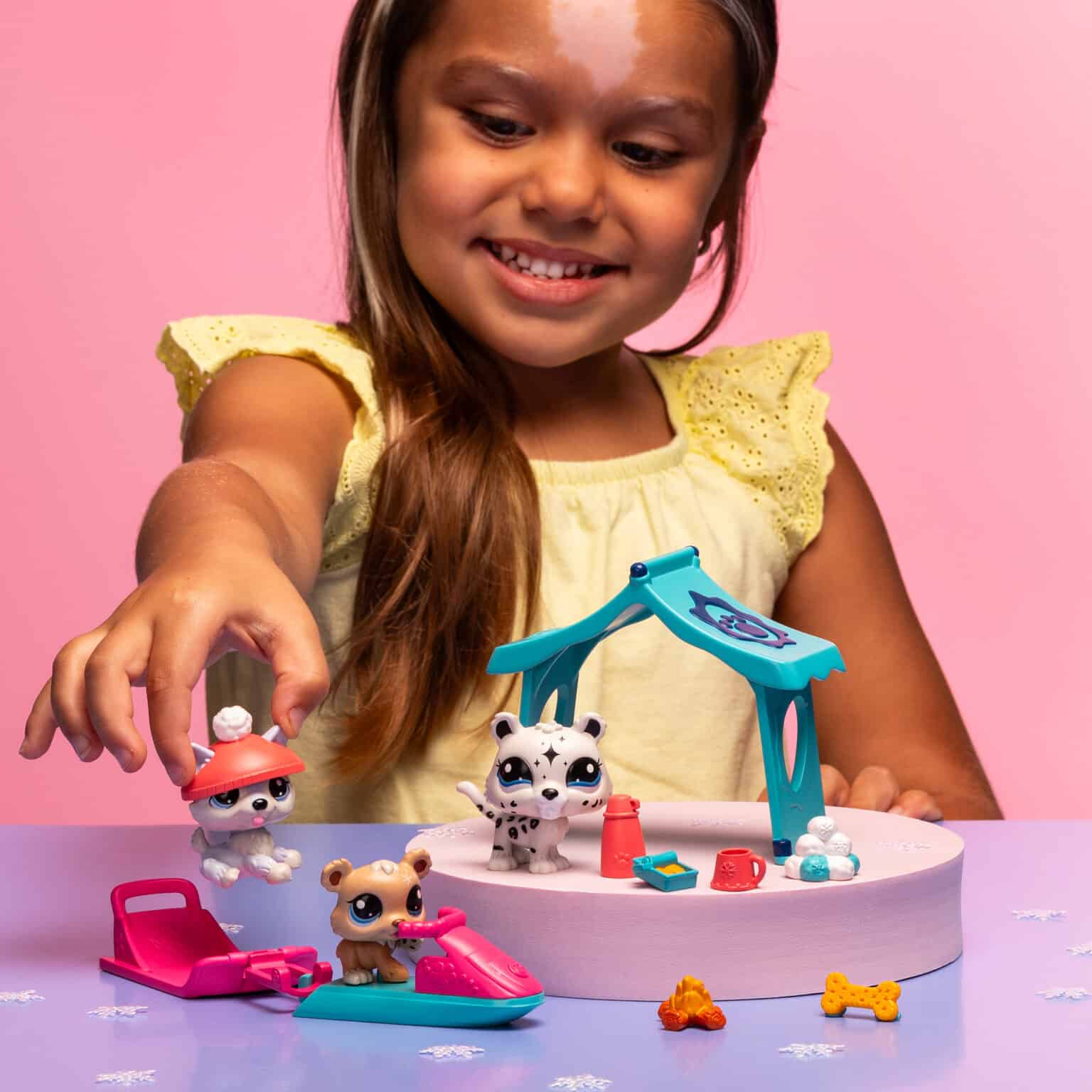 Snowy Day Play Pack - Littlest Pet Shop